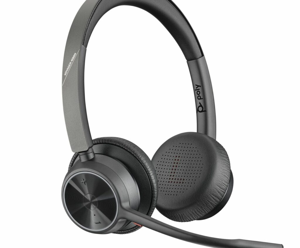 Voyager 4300 UC: here are the new Poly headphones. Born for smart working