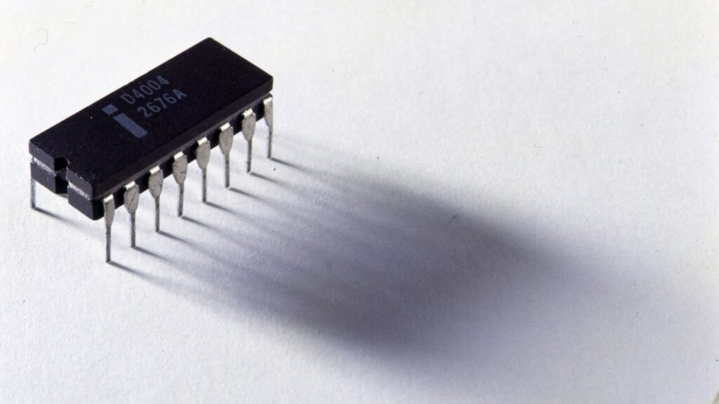 Intel 4004: the first microchip on the market turns 50