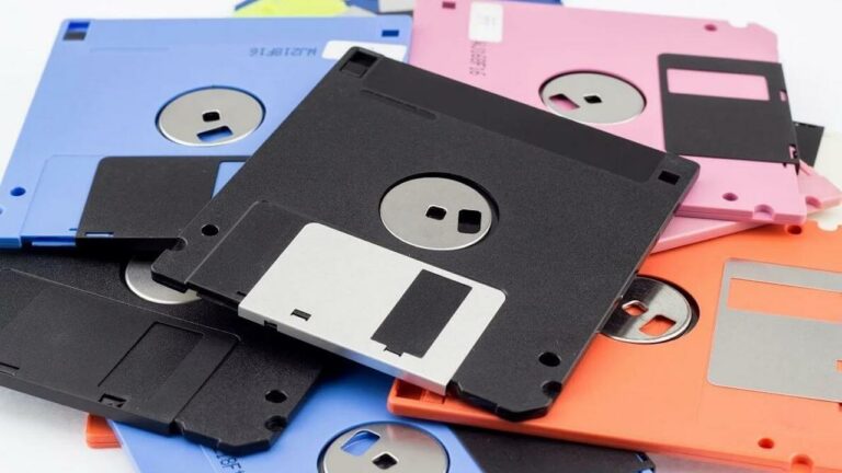 Japan says goodbye to floppy disks