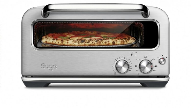 The Smart Oven Pizzaiolo, for pizzas in two minutes