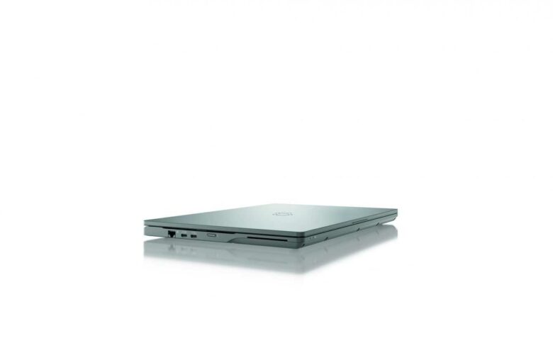 Fujitsu CELSIUS H5511: workstation mobile per power user in movimento