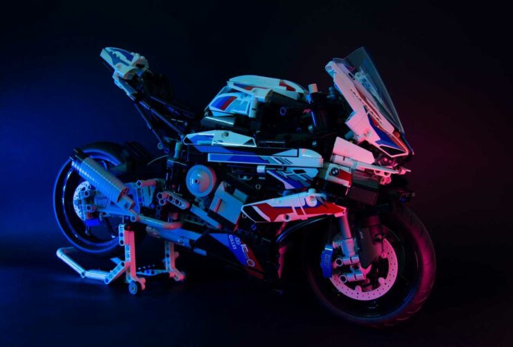 The BMW M 1000 RR arrives at the Lego Store in Milan