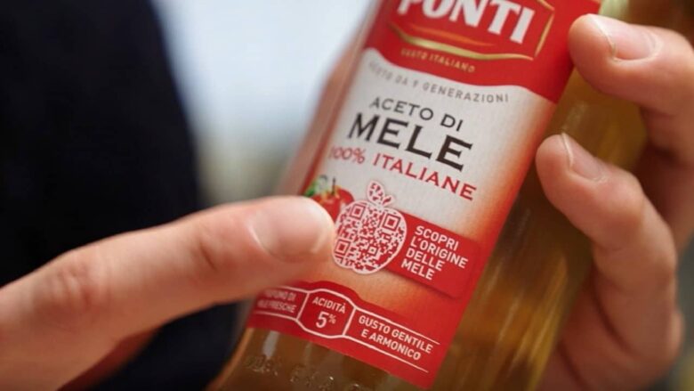 Ponti puts the QR Code on the bottles of apple cider vinegar