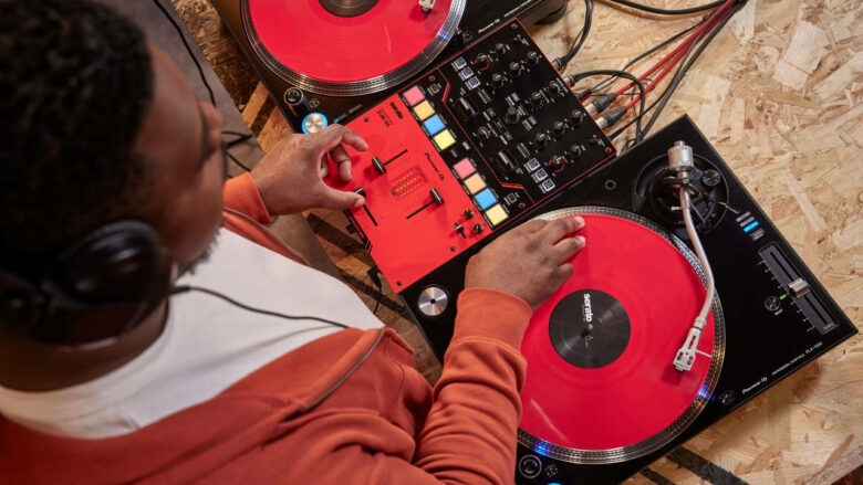 Let's find out the details of the Pioneer DJ DJM-S5 2-channel mixer