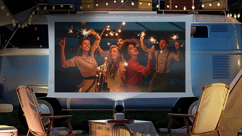 Samsung, outdoor movies and series with The Freestyle portable battery