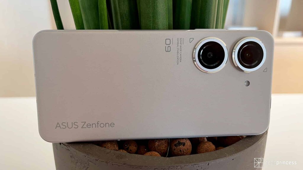 The review of ASUS Zenfone 9: the super-compact top of the range