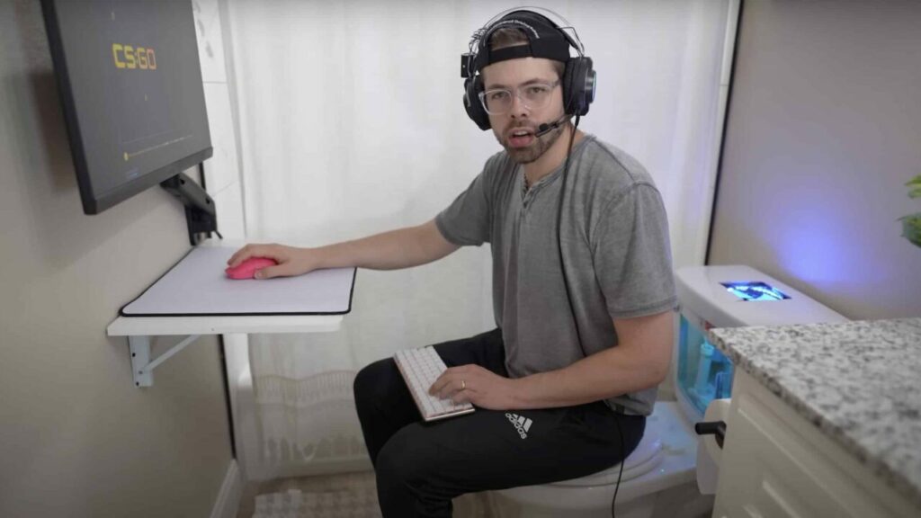 A YouTuber assembled a gaming toilet
