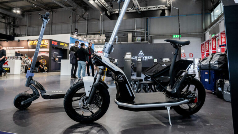 The world of electric two-wheelers has a new player: Sarkcyber arrives ...