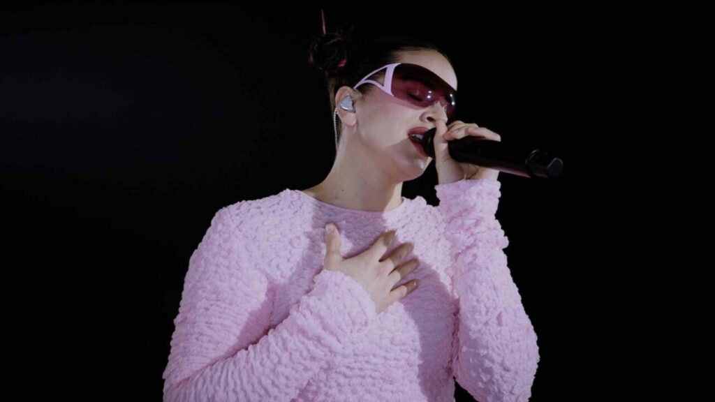 Coca-Cola presents the limited edition of Coca-Cola Movement with Rosalìa