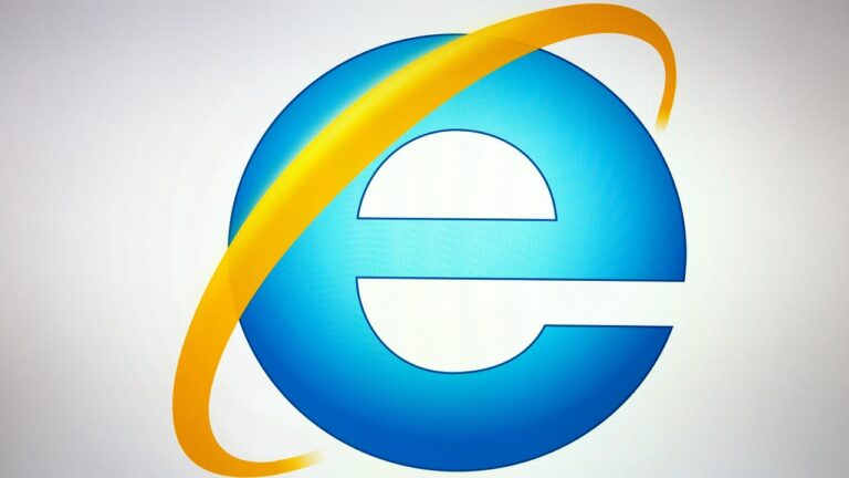 Microsoft says goodbye to Internet Explorer