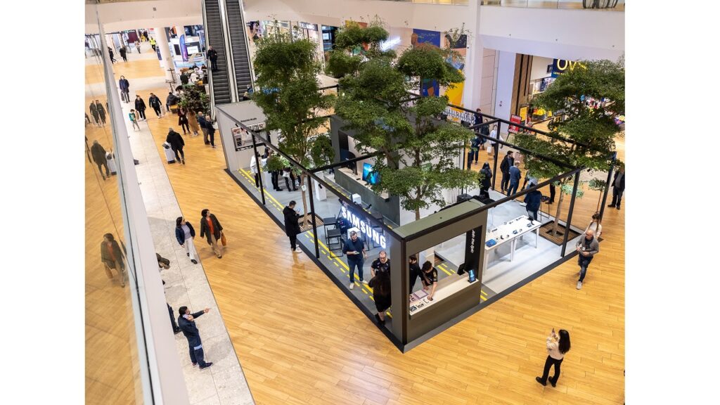 Samsung opens the first Galaxy Pop Up Store in Arese