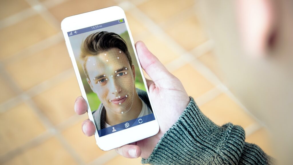 Driving license exam with facial recognition: enthusiasm and doubts