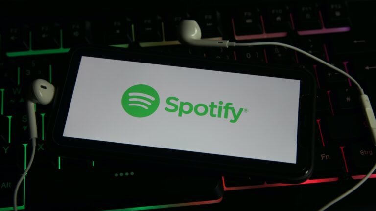 Spotify and white noise podcasts: before he recommended them, now he ...