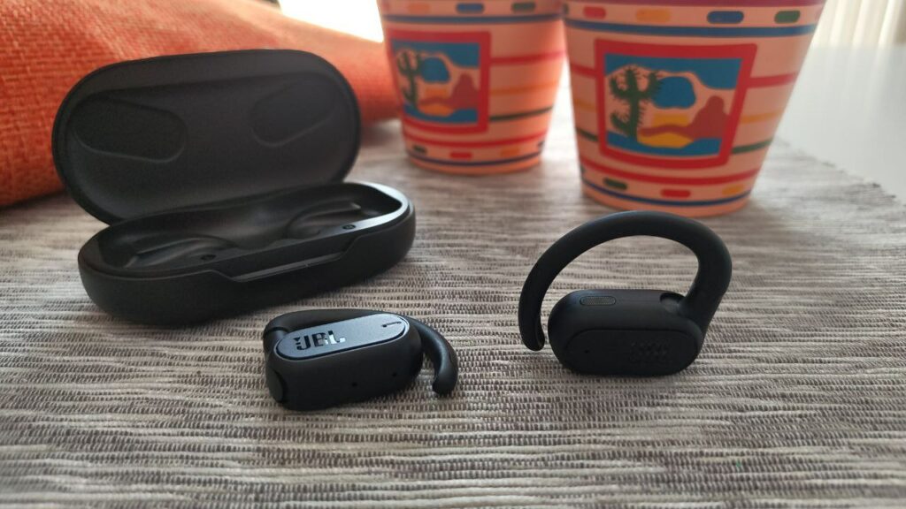 JBL Soundgear Sense, review of earphones for those on the move