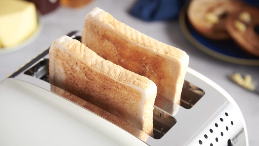 Russell Hobbs launches the colorful collection of toasters not to be missed