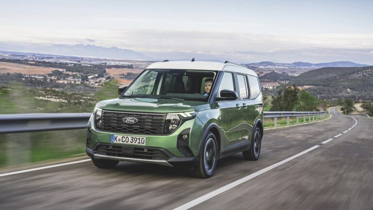 New Ford Tourneo Courier: the Urban Activity Vehicle is born with style ...